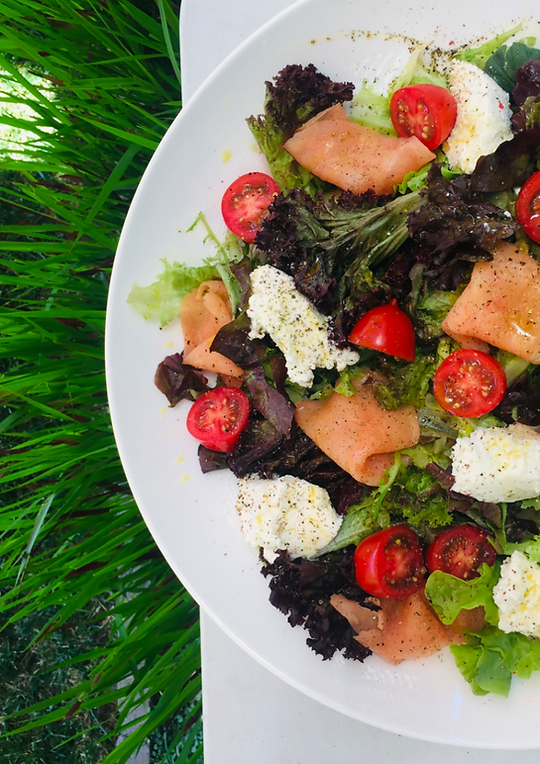 Ensalada con ricota y salmón - Loretta Cocina