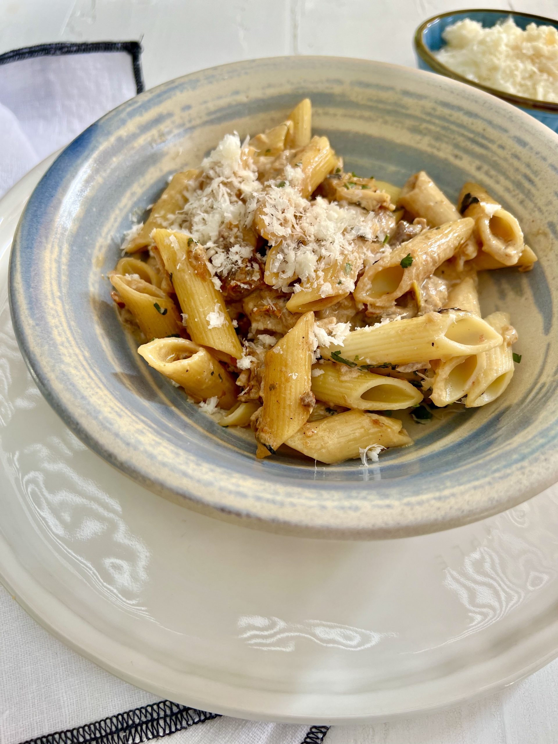 Pasta con pollo al estilo toscano - Loretta Cocina