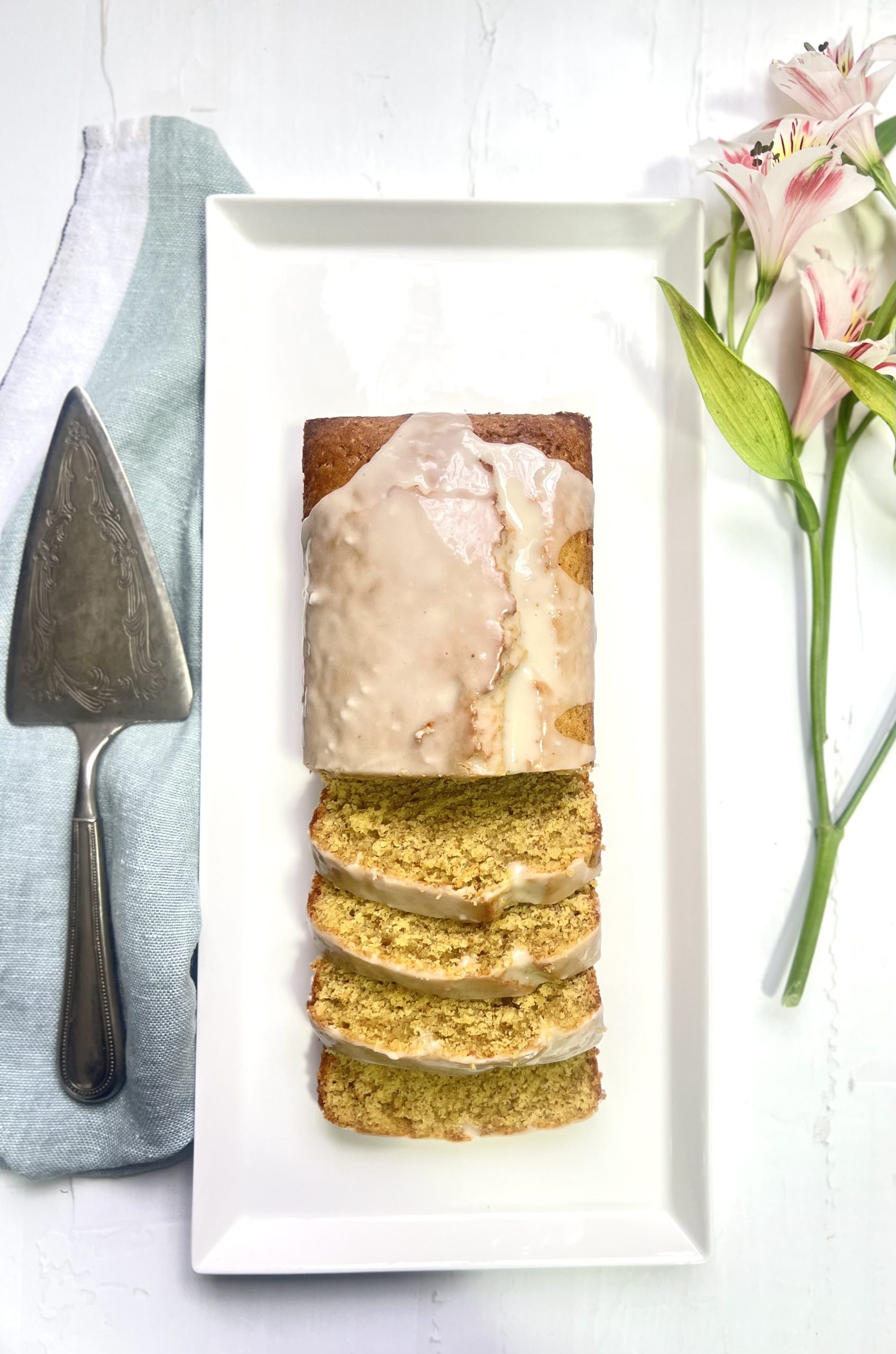 Queque de limón, aceite de oliva y alemendras - Loretta Cocina